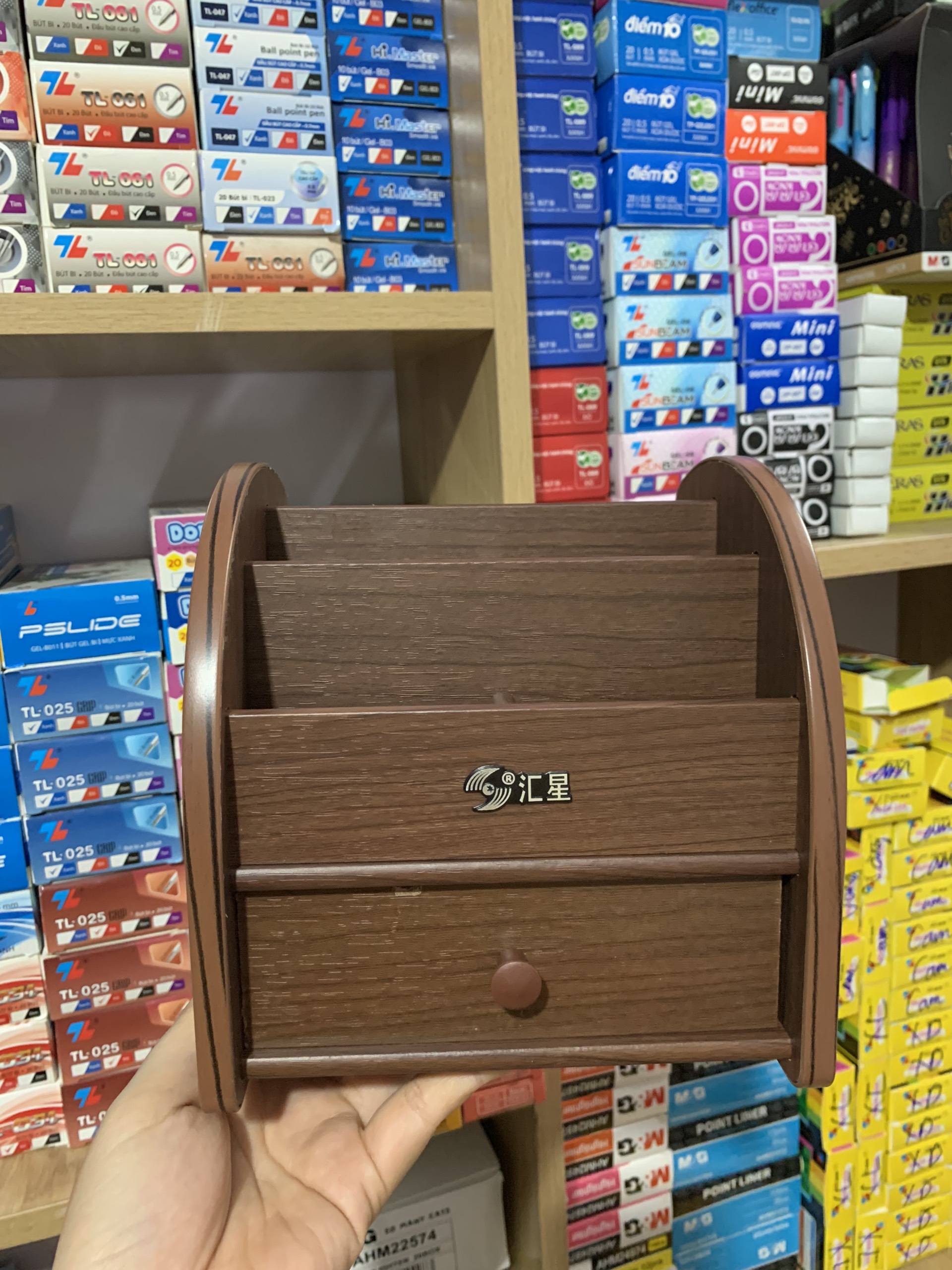 Cắm bút gỗ HX-1028 - Văn Phòng Phẩm - Dụng cụ Văn Phòng giá rẻ gần đây ...